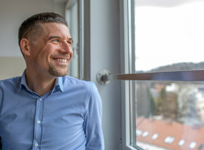 Dr. Peter Gregorčič v intervjuju za Demokracijo: "Nenehno rušenje vlade ...