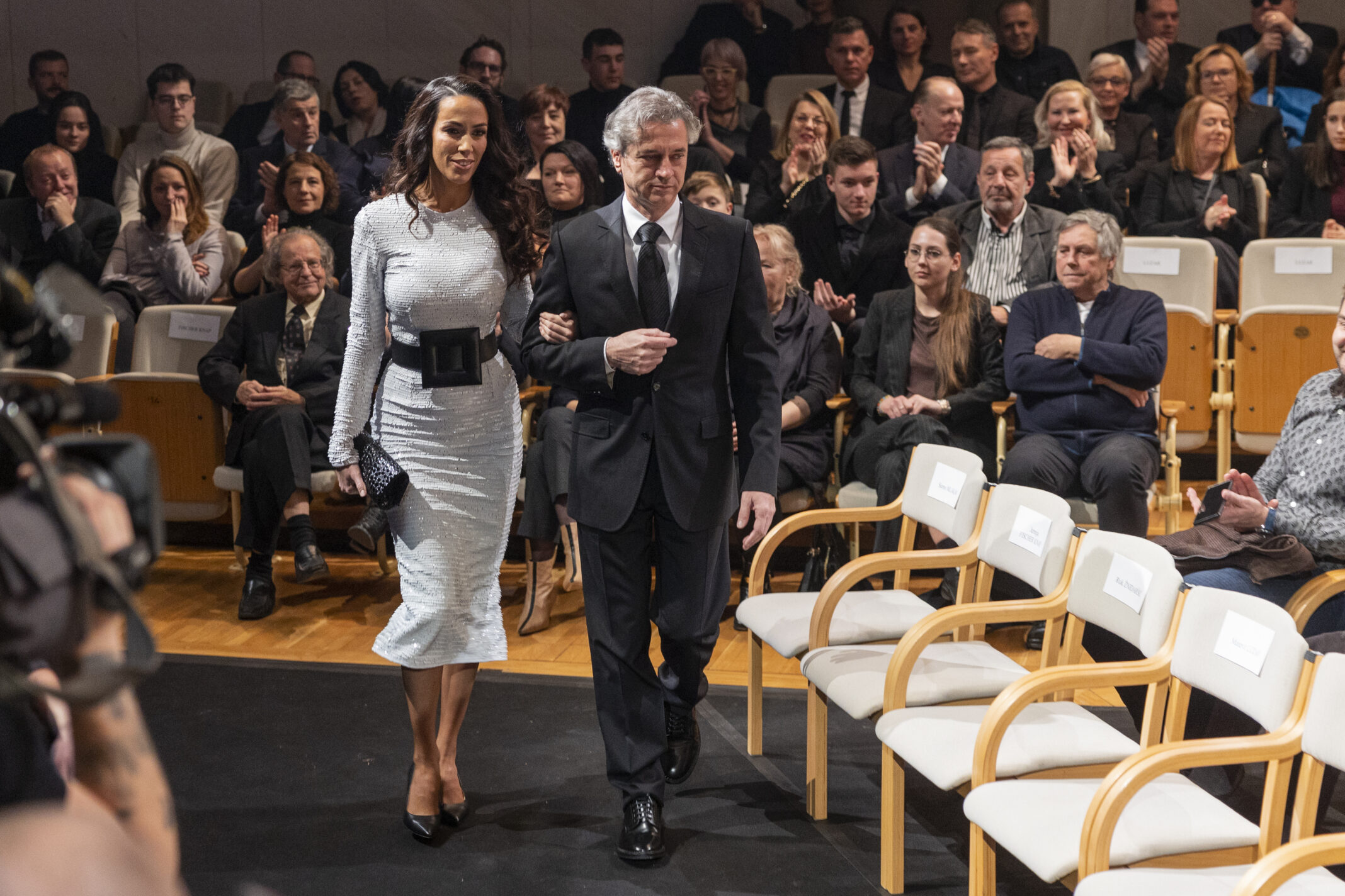 Uradna prijava javne BIGAMIJE!!! prepotentnega Predsednika vlade RS ...