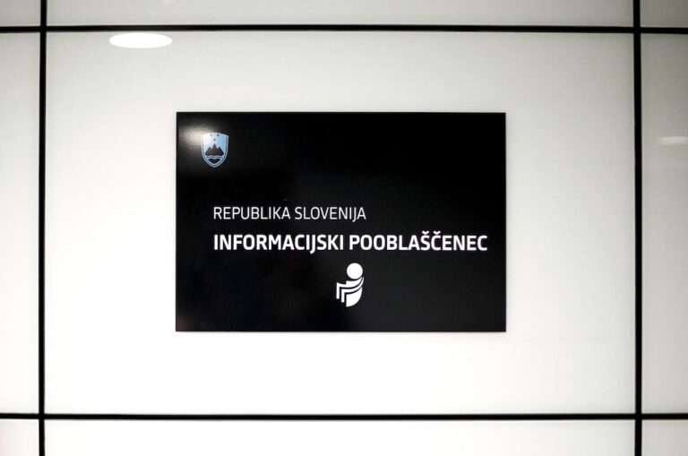 (IZ TISKANE DEMOKRACIJE) Dvomov ni več: Pirc Musarjeva stopa po ... (IZ TISKANE DEMOKRACIJE) Dvomov ni več: Pirc Musarjeva stopa po ...