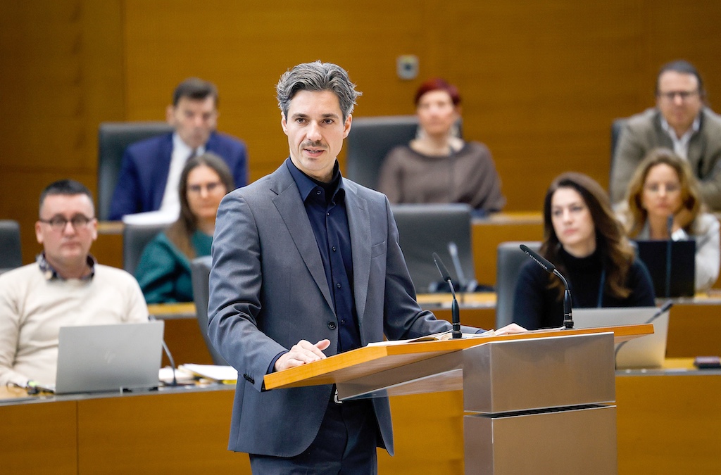 preberi.si - V novi Demokraciji preberite: Koalicija brani svoje ...